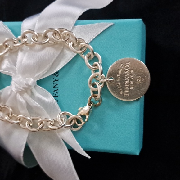 Tiffany & Co. | Jewelry | 925 Silver Tiffany Co Bracelet W Round Charm ...